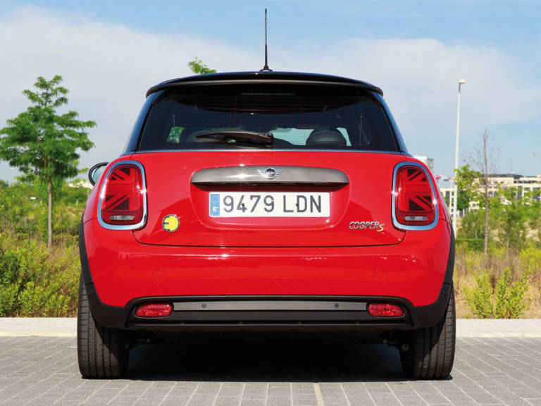Prueba del MINI Cooper SE XL 2021, chispazo de originalidad - Clicacoches