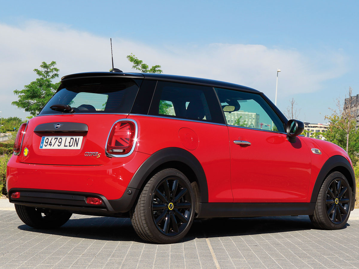 Prueba del MINI Cooper SE XL 2021, chispazo de originalidad - Clicacoches